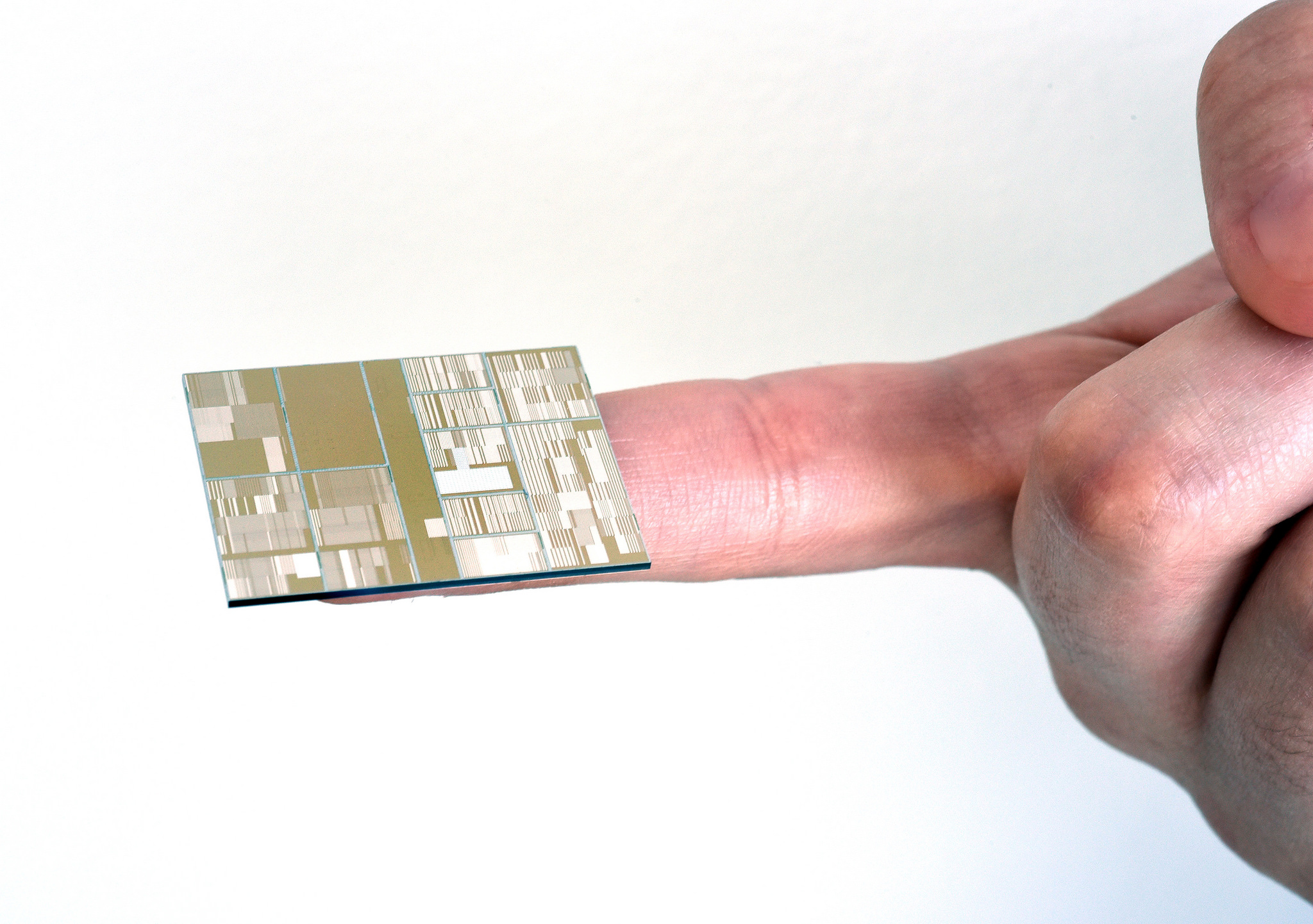 Ibm realizza il primo chip funzionante con processo produttivo a 7 ...