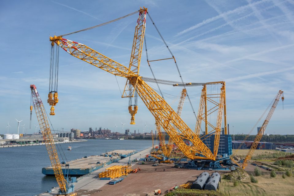 Big Carl, la Sarens SGC 250 è la gru più grande al mondo - Teknoring