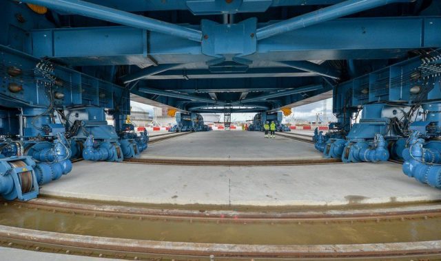 Big Carl, la Sarens SGC 250 è la gru più grande al mondo - Teknoring